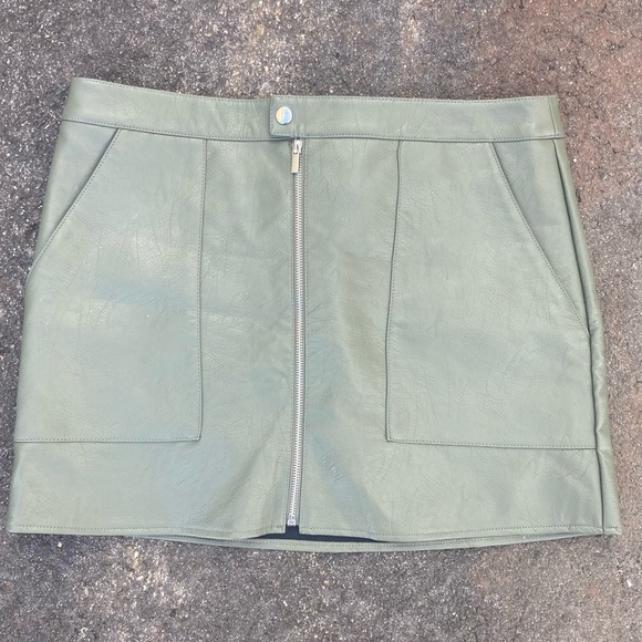 Bar III | Skirts | Bar Iii Mini Skirt Green Pleather Zipper Pockets ...